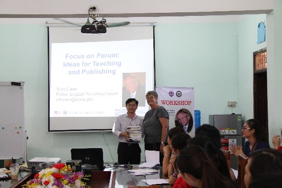 Khoa Ngoại ngữ - Đại học Thái Nguyên đón tiếp tiến sĩ Tom Glass – Bộ ...